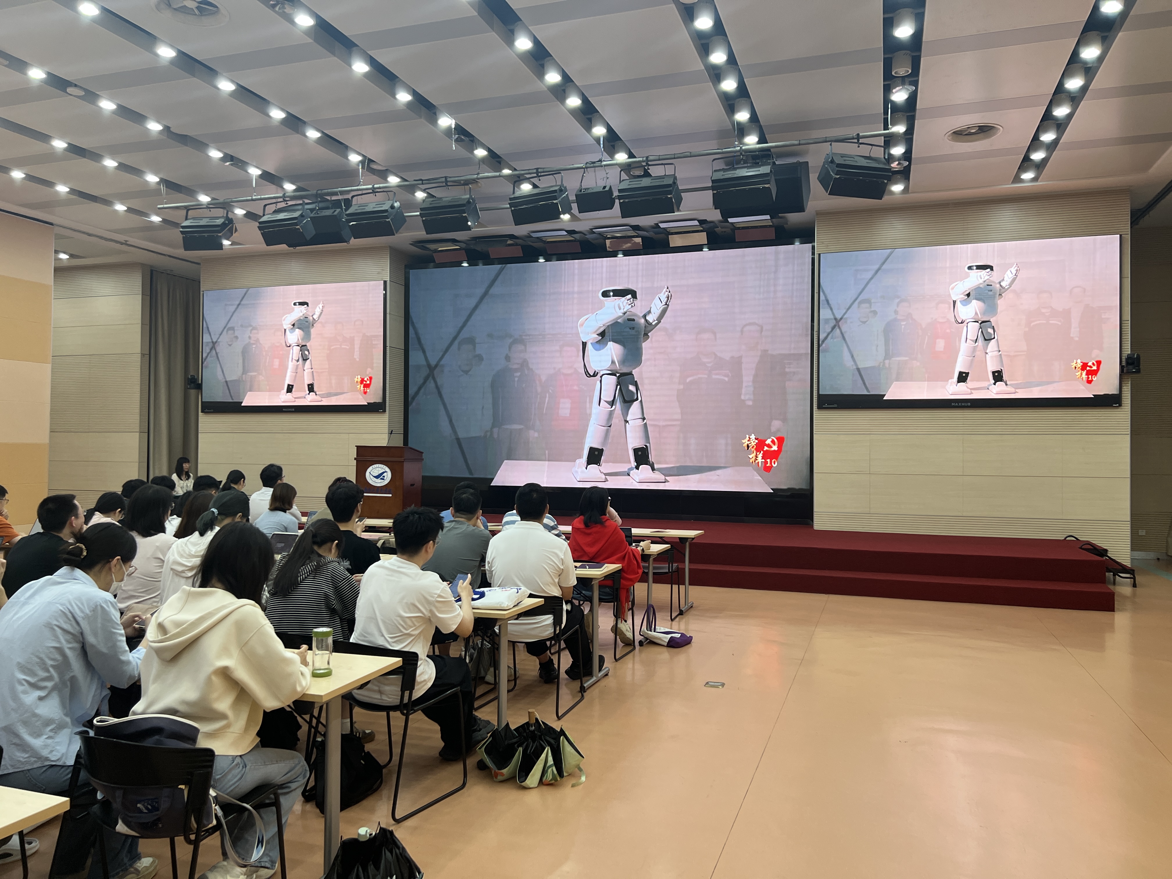 商学院举办树立和践行正确政绩观学习教育主题活动暨商学院2026届毕业生党员教育大会